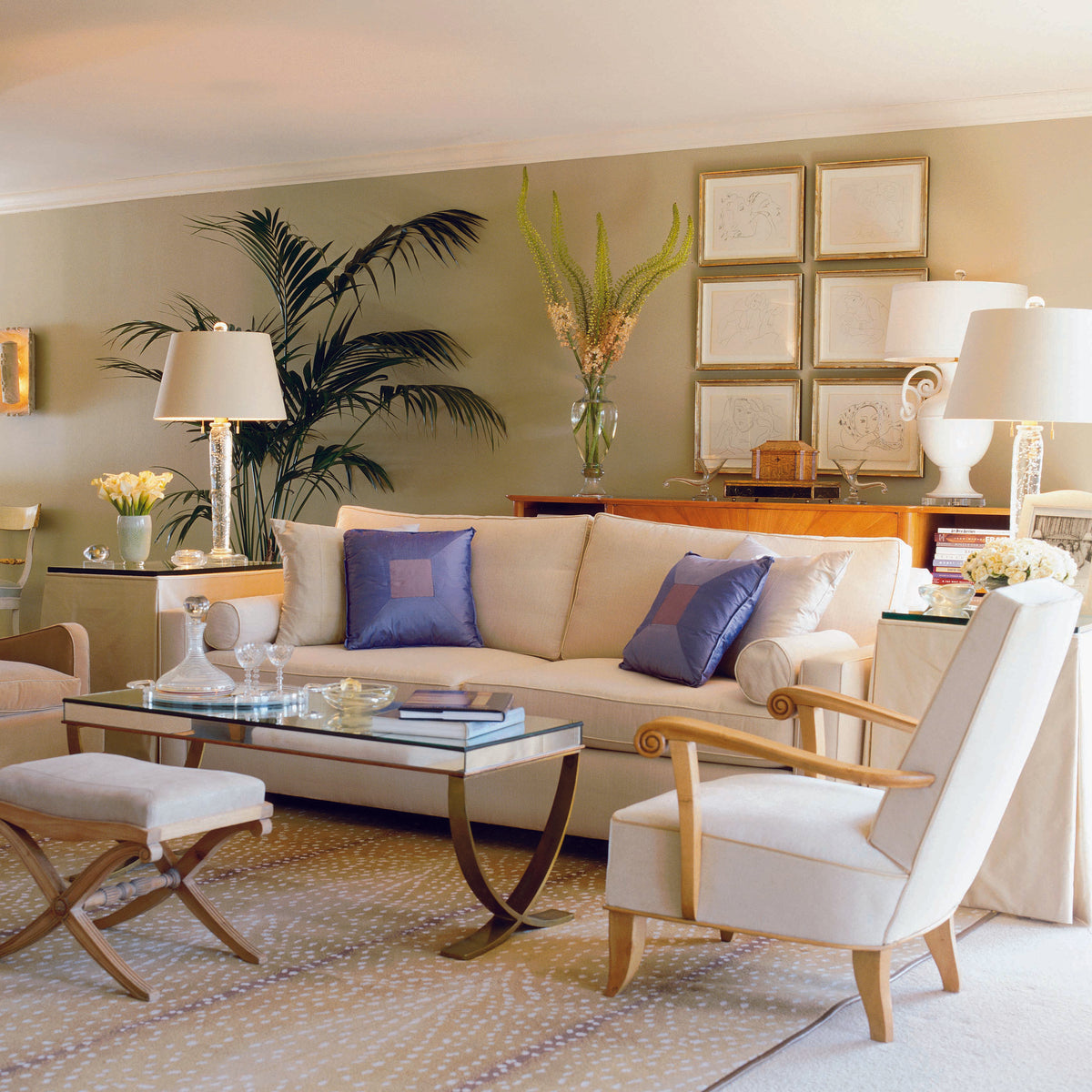 Salon Sofa – Jan Showers